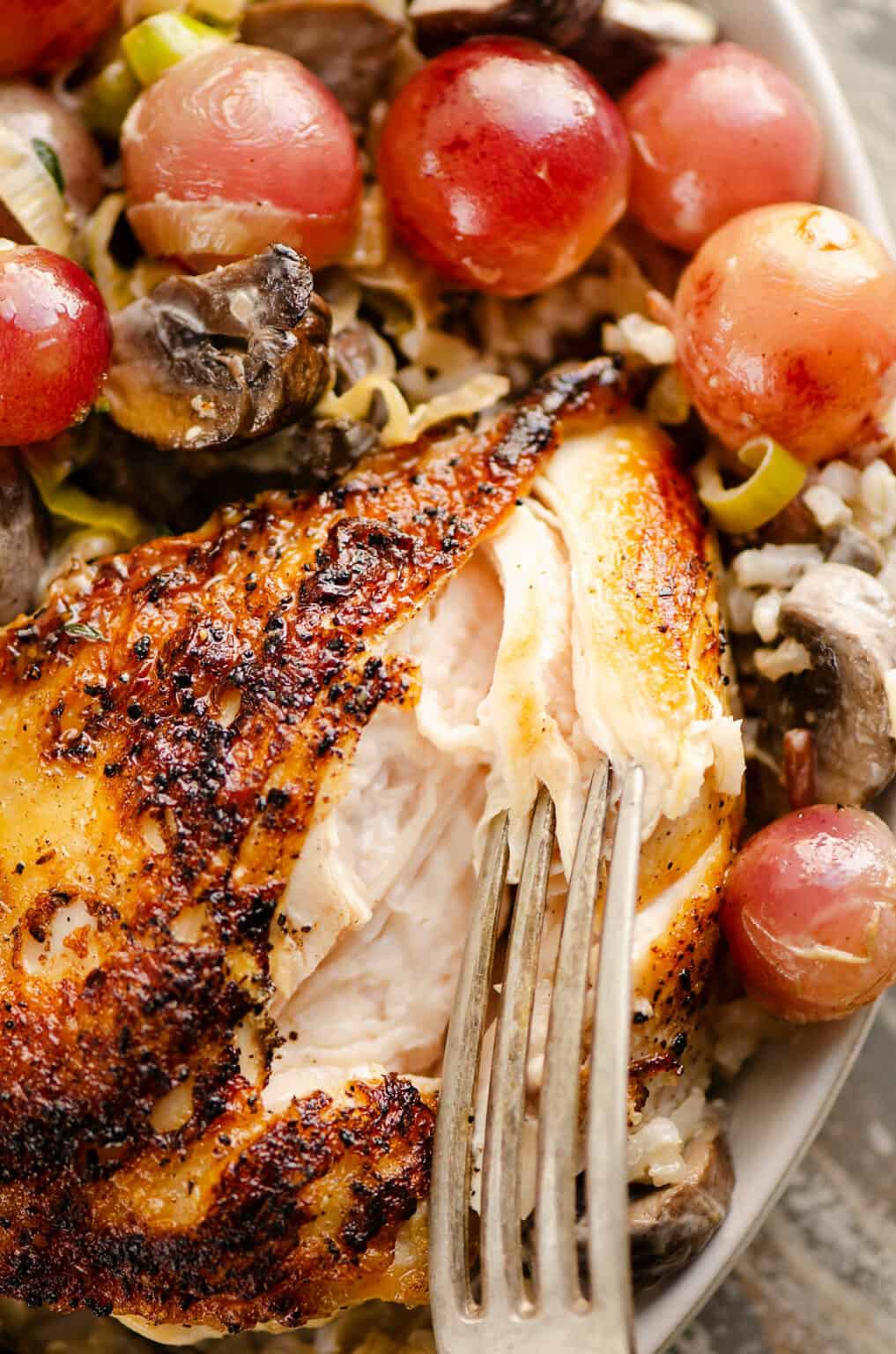 Skillet Chicken with Grapes in White Wine Cream Sauce